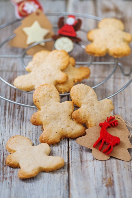 Keto Gingerbread Men Cookies Recipe | Tasteaholics