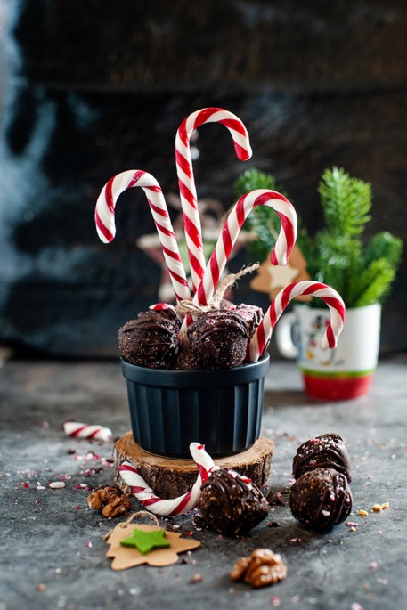 Candy Cane Energy Ball Recipe | Tasteaholics
